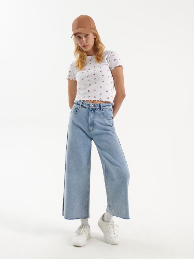 Dámské topy ⋆ Zkrácené, prodloužené, s potiskem i bez vzoru ⋆ House