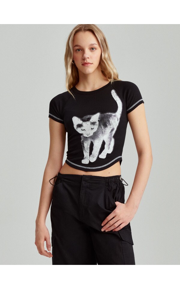 Krótka koszulka z vintage nadrukiem kota czarna - HOUSE - 525AG-99X